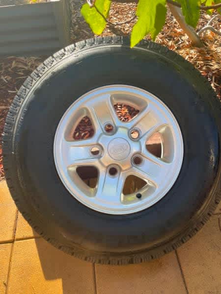 Land Rover Defender Boost Alloy Wheel General Grabber Tyre 98% Tread ...