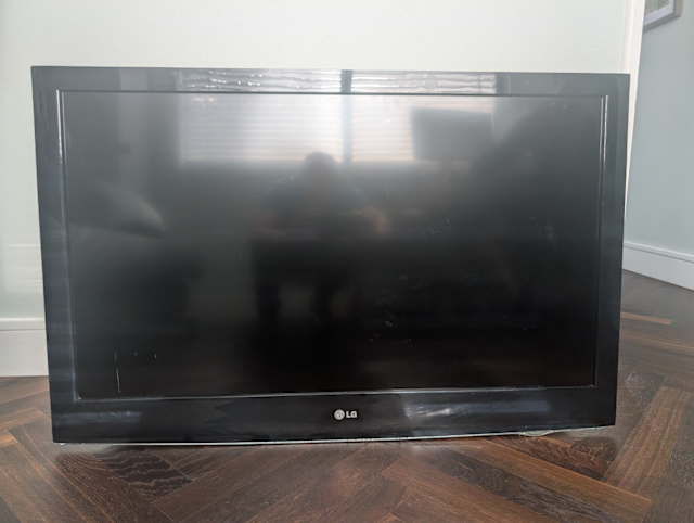LG TV with fetch box and remote - 15 year old in good working order ...