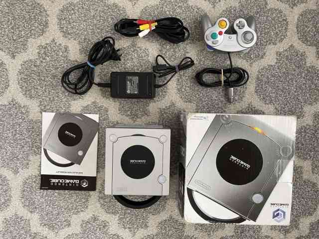 Nintendo gamecube silver console boxed with controller cables & manual ...