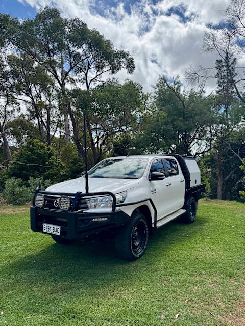 2016 TOYOTA HILUX GUN126R 6 SP MANUAL DUAL C/CHAS, 5 seats | Cars, Vans ...
