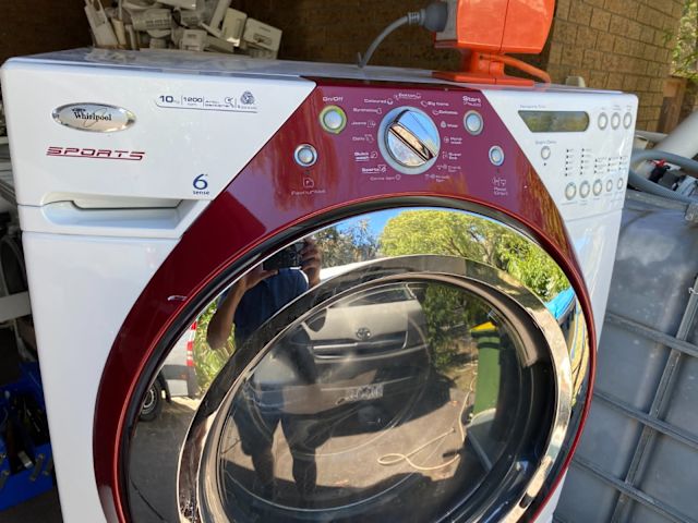 Whirlpool WFE1210CD, 10kg Front Loader, in excellent condition ...