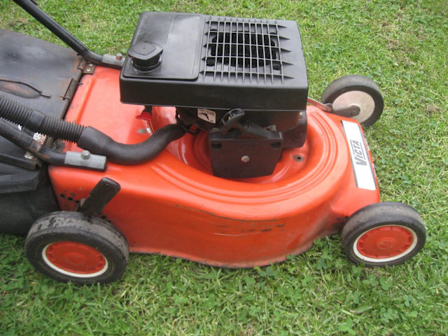 Victa 2 Stroke Lawn Mower1 - Lawn Mowers in Hadfield VIC | Gumtree ...