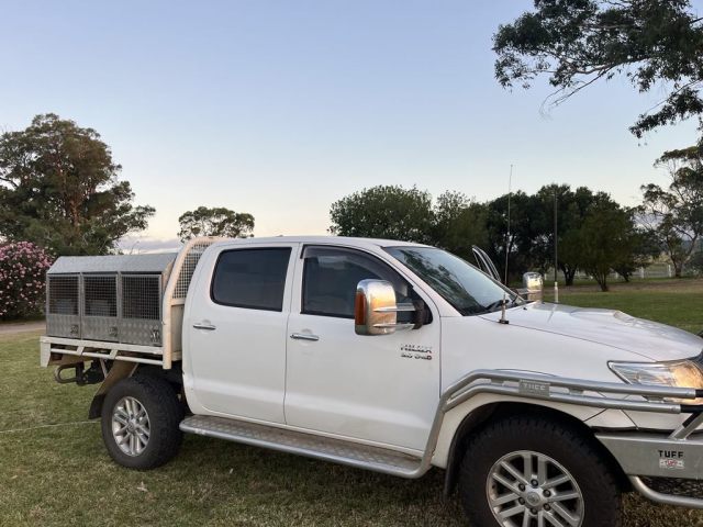 2012 TOYOTA HILUX SR5 (4x4) 5 SP MANUAL DUAL CAB P/UP | Cars, Vans ...