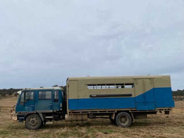 7 seats, 16T GVM, 22 foot tray Truck | Trucks | Gumtree Australia Glen ...