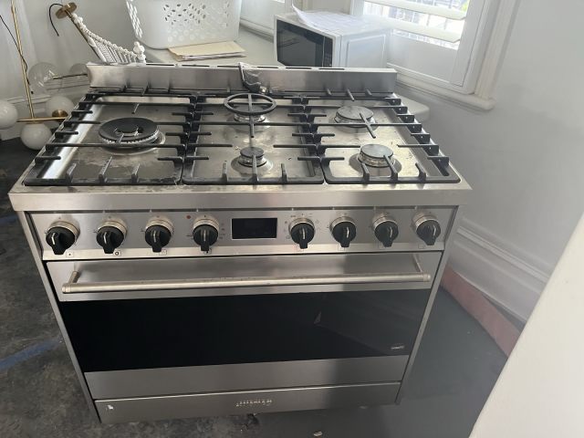 Smeg 900mm wide 5 burner gas stove and electric oven - Ovens in Glebe ...