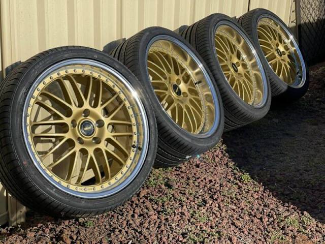 4X GENUINE SIMMONS 20 GOLD OM-1 VF VE STAGGERED LIP WHEELS TYRES VZ VY ...