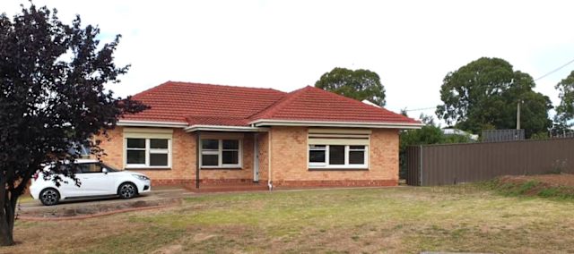 Sensational 3 br renovated solid brick family home - for Rent | Gumtree ...