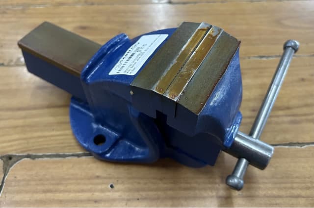 ERON Bench vice small Colour blue -GB955176 - Hand Tools in Guildford ...