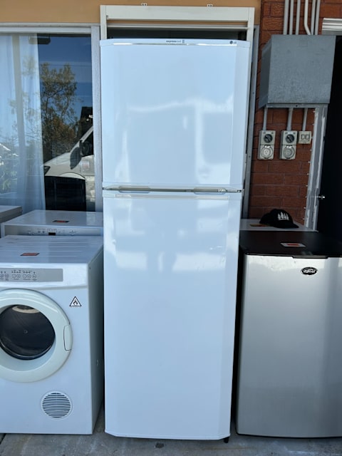 LG 253 LITRE REFRIGERATOR IN EXCELLENT CONDITION - Fridges & Freezers ...