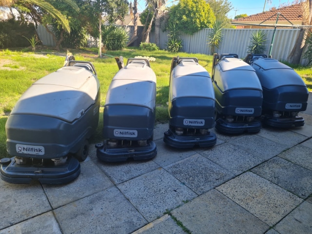 NILFISK SC800 FLOOR SCRUBBER CLEANING MACHINE - Vacuum Cleaners in ...