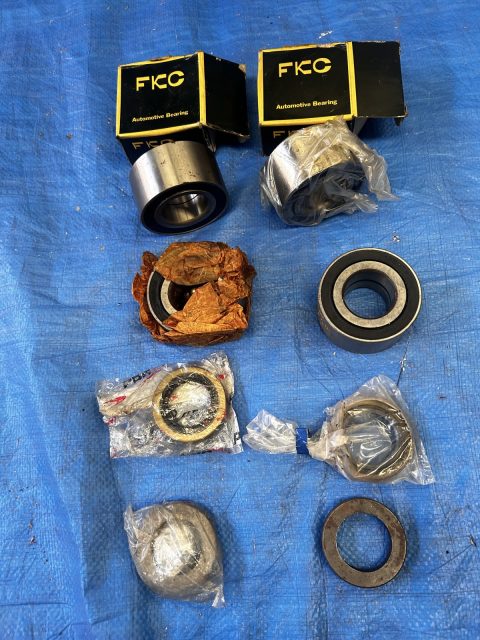 FORD FALCON XB GT XC 9 INCH DISC BRAKE DIFF NEW AXLE BEARINGS, SEALS ...