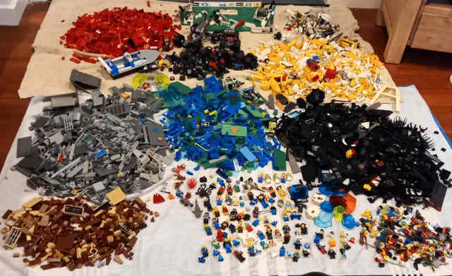 Lego Bulk 20ish kgs from the 90s and 00s Heaps of minifigures and heap ...