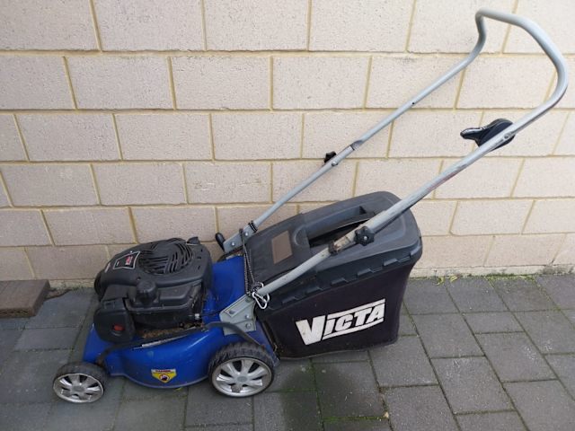 Victa Ultralite Lawnmower - Lawn Mowers in Thornlie WA | Gumtree Australia
