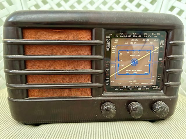 AWA Radio - Antique original condition - Collectables in Burns Beach WA ...