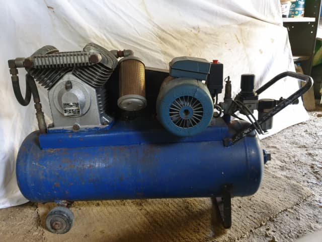 HEAVY DUTY AUS MADE CLISBY AIR COMPRESSOR - Power Tools in Healesville ...