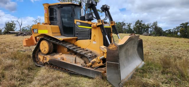 Caterpillar D7 Wet Hire. Bulldozer Rippers Rake | Other Building ...