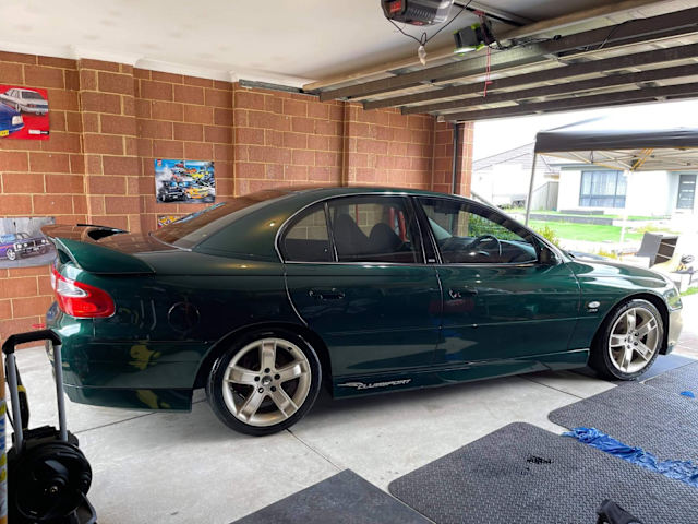 2001 HSV CLUBSPORT R8 6 SP MANUAL 4D SEDAN, 5 seats VXII | Cars, Vans ...