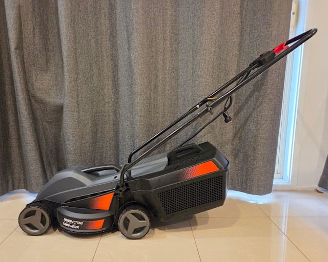 Ozito Electric Lawn Mower - Lawn Mowers in Canberra City ACT | Gumtree ...