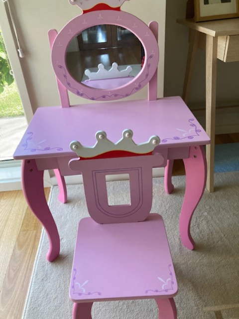 Beautiful girls pink princess table and chair - Other Baby & Children ...
