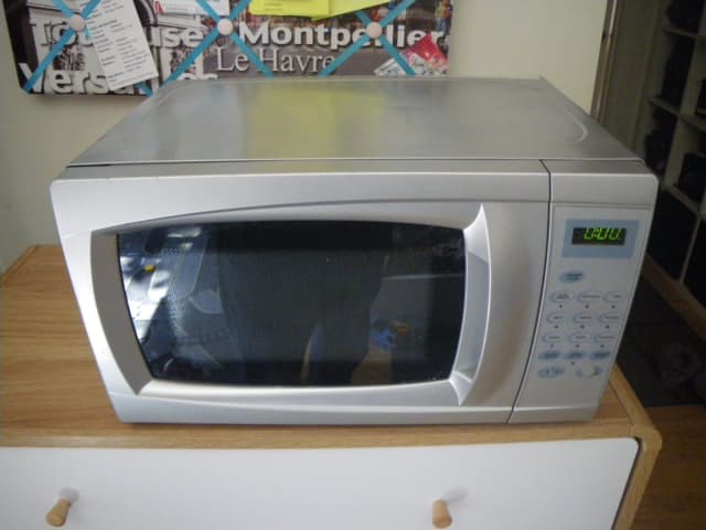 MICROWAVE OVEN HOMEMAKER EM717CKL17LITRE CAPACITY 700 WATTS MALVERN ...