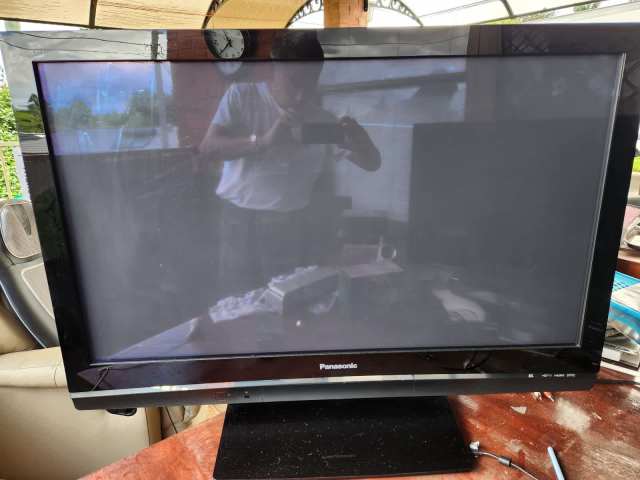 Panasonic Viera 42 inch TV with stand and remote in working condition ...