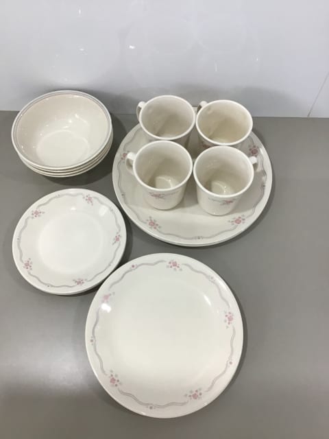VINTAGE CORELLE 20 PIECE DINNER SET ( COUNTRY ROSE) | Other Antiques ...