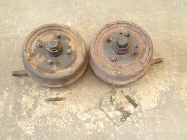 FORD FALCON XM/XP FRONT BRAKE DRUM/STUB AXLE ASSEMBLIES X2 (4 STUD ...