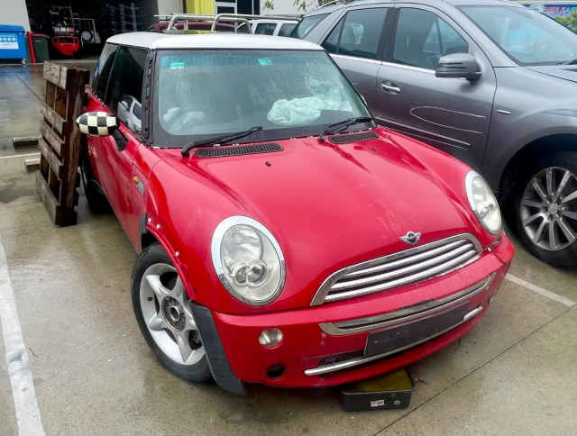 WRECKING *** BEP54 Mini Cooper R50 2004 177k KMs *** PARTING OUT ...