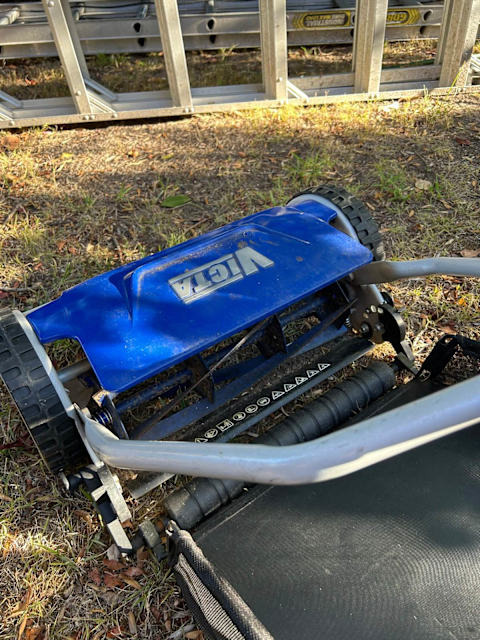 Victa 16 Razor Cut Push Mower - Lawn Mowers in Preston VIC | Gumtree ...