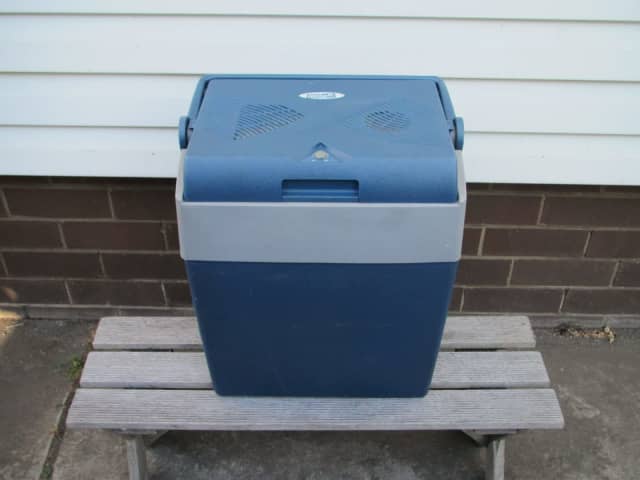 Adventure Ridge 31Liter I2V/240V Car Fridge With Variable Temperature ...