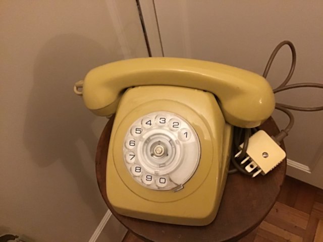 Vintage Telecom 802 Disc Phone - Collectables in Caulfield VIC ...