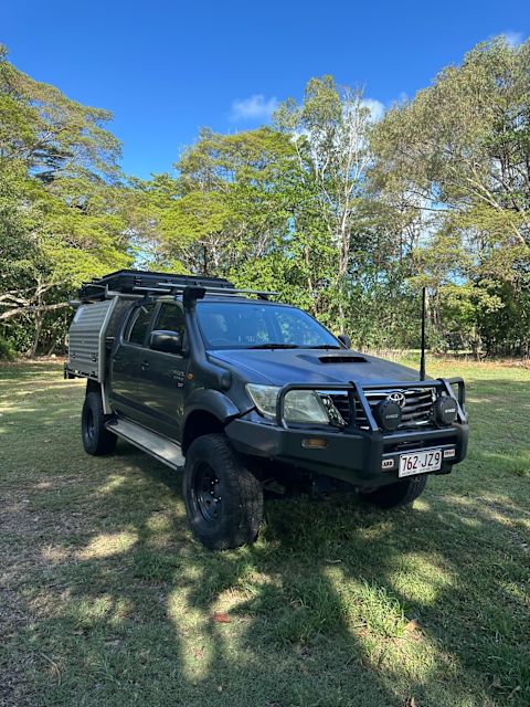 2012 TOYOTA HILUX SR (4x4) 5 SP MANUAL DUAL C/CHAS | Cars, Vans & Utes ...