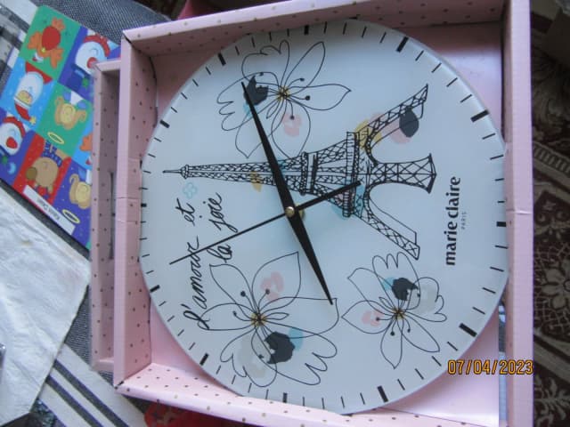Clock Wall Marie Claire Paris Glass l'amoure et la joie (batt.op ...