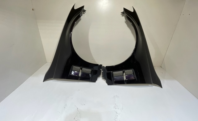 VE HSV E1/2/3 GTS SENATOR CLUBBY , TOURER GUARDS CLEAN PAIR COMPLETE ...