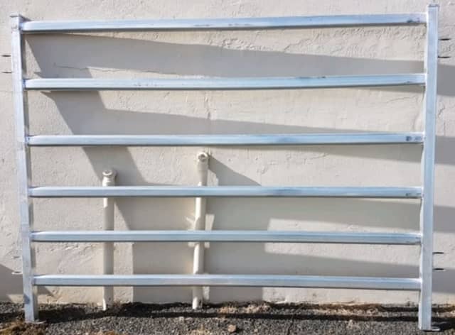 Cattle Bull Horse panels 6 oval rails pin together 2.1m x 1.8m semi P ...