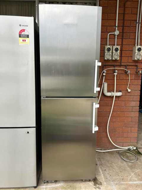 LIEBHERR REFRIGERATOR WITH LARGE FREEZER AND ICE MAKER - Fridges ...