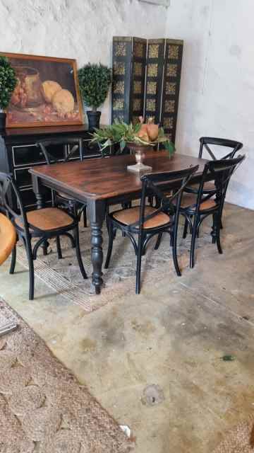 French provincial style early settler 6 chairs and solid wood table ...