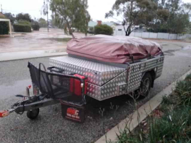 LIC 5 man MCDTRL camping trailer 2015 X 2 complete set up + battery ...