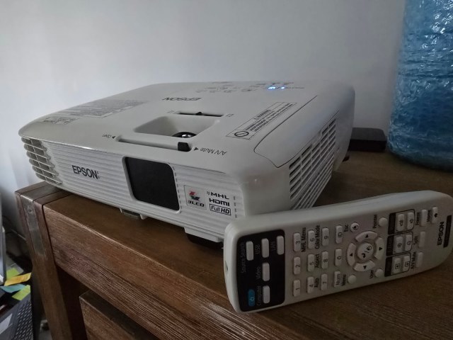 Epson LCD FULL HS Projector 1080p - Home Theatre Systems in Pialba QLD ...