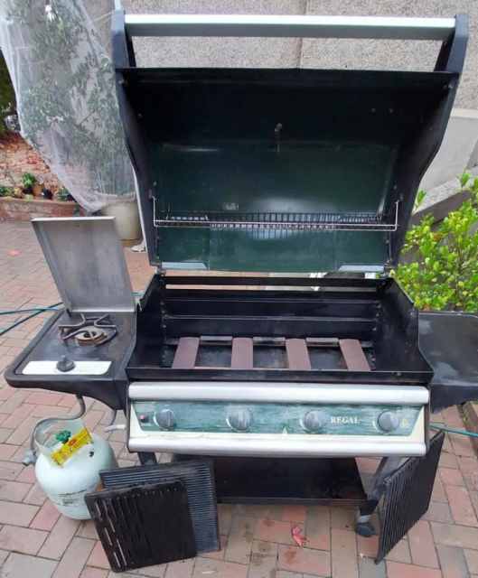 Used gas 4-burner BBQ with wok burner and 9kg full LP cylinder - BBQ in ...