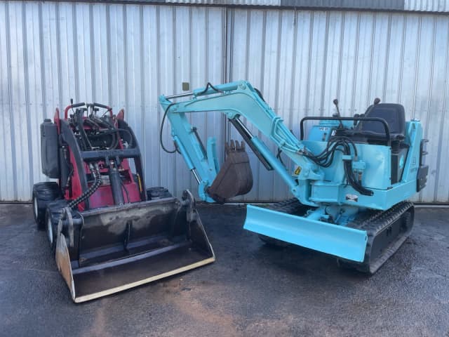 Dingo Mini Digger Bobcat, 1.5T excavator and equipment Hire ...
