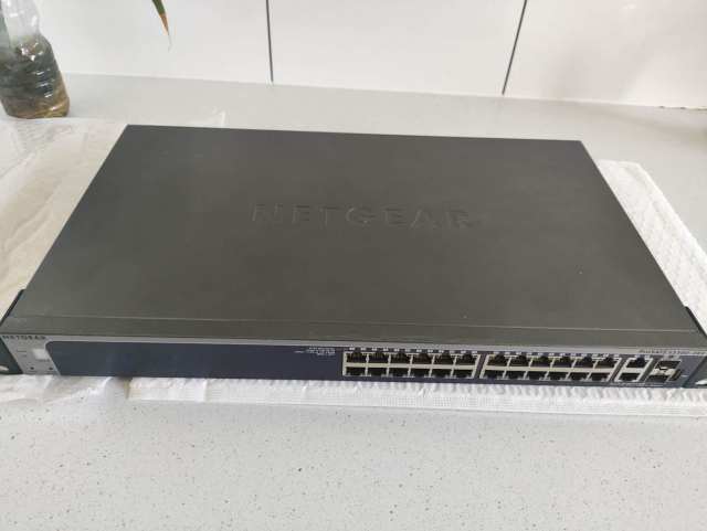 Netgear ProSAFE 24 Port Gigabit Stackable Smart Switch with 4x 10G ...