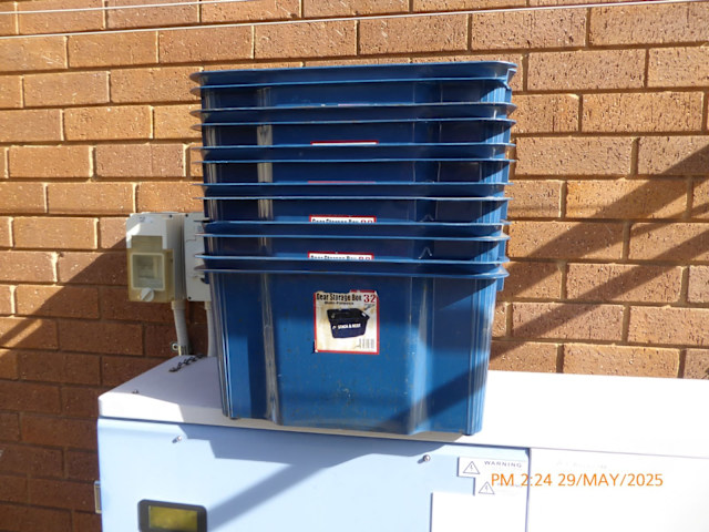 *reduced 6 x GEAR GARAGE STORAGE BOXES. STACK AND NEST 50x50x50cm ...