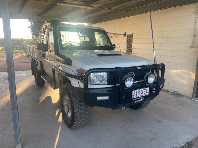 2012 TOYOTA LANDCRUISER WORKMATE (4x4) 5 SP MANUAL C/CHAS | Cars, Vans ...