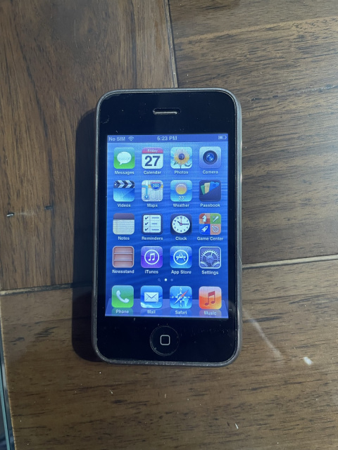 iPhone 3GS - iPhone in Mornington VIC | Gumtree Australia