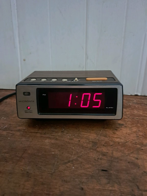 Micronta Sentinel alarm clock model 63-827 Tandy electronics HongKong ...