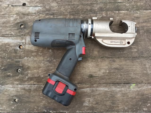 Utilux 12 Tonne battery powered hydraulic crimper - Power Tools in ...