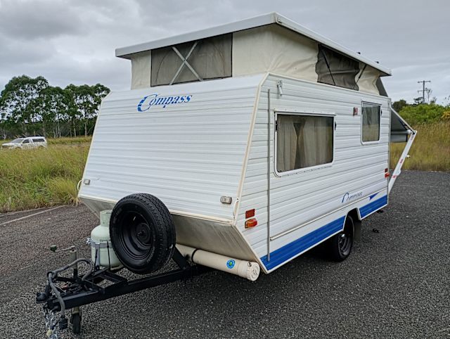 1994 compass rear door light weight Caravan with bunks ready to travel ...