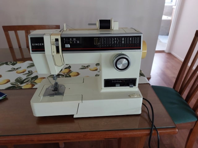 Singer Sewing Machine - Sewing Machines in Capalaba QLD | Gumtree Australia