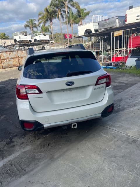 WRECKING 1/2018 SUBARU OUTBACK B6A BS 2.5L AUTO WAGON WHITE AWD PETROL ...